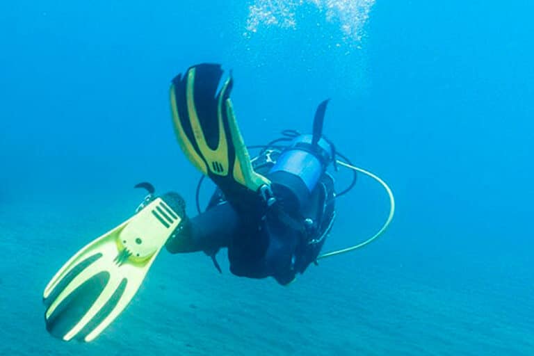 Scuba Frog Kick and Other Diving Kicks, How to Use Them?