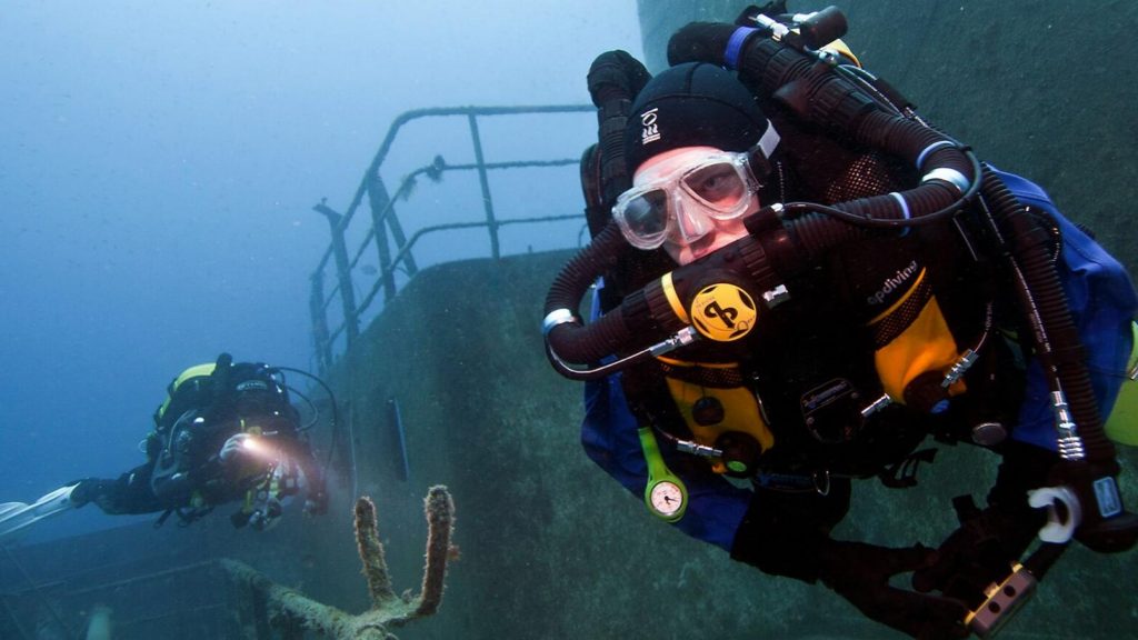 What Is A Scuba Rebreather And What Are Its Advantages?